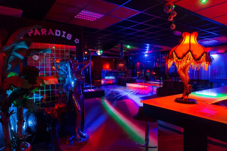 Le Paradis Club (37) - Le Club et ses 5 Espaces Plaisirs